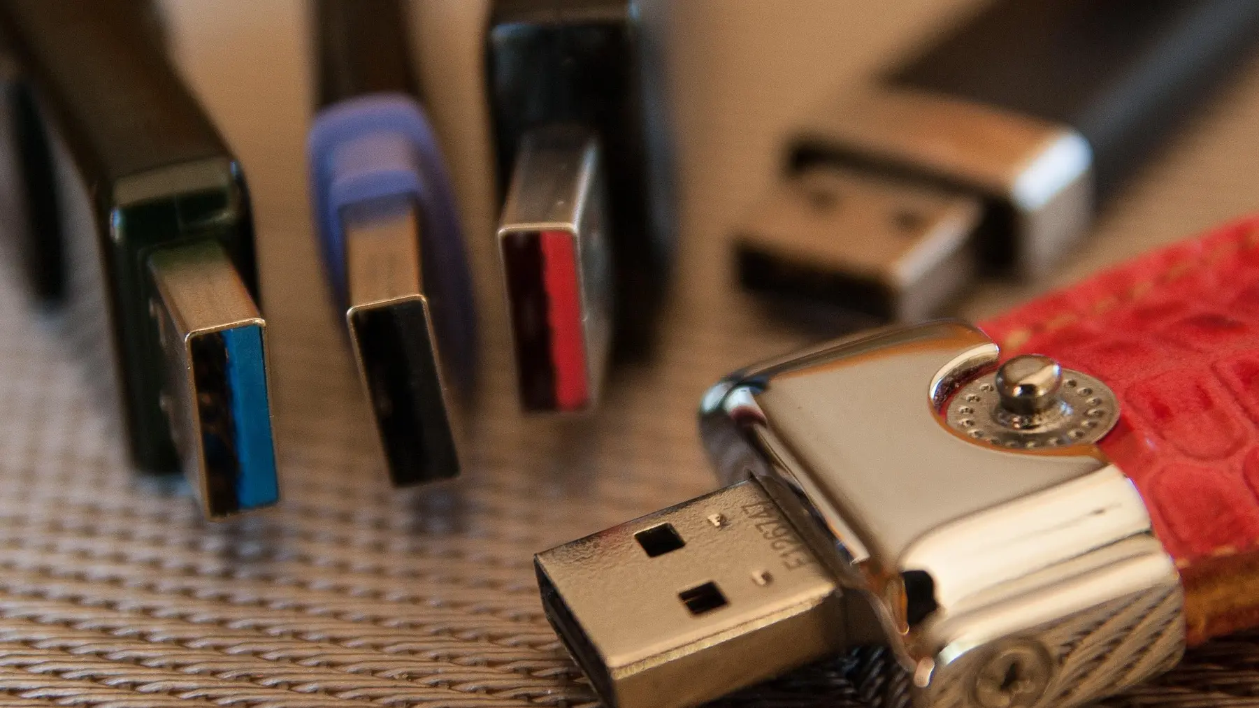 Koje je boje vaš USB port: Svaki ima svoju namenu, evo šta znači ljubičasti